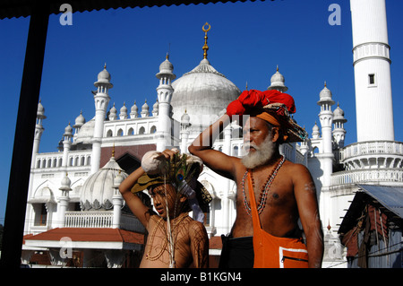 Sabarimala Pilgrim in front of erumeli muslim mosque, the famous ...