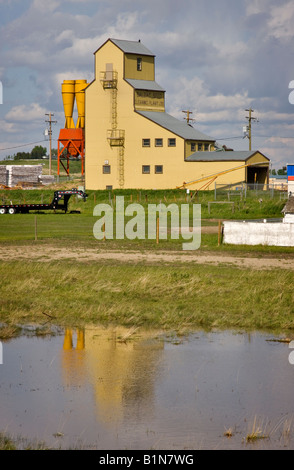 Balzac Grain Elevator Stock Photo - Alamy