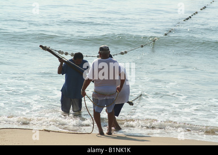 Fisherman pull a large net in sea Stock Photo - Alamy