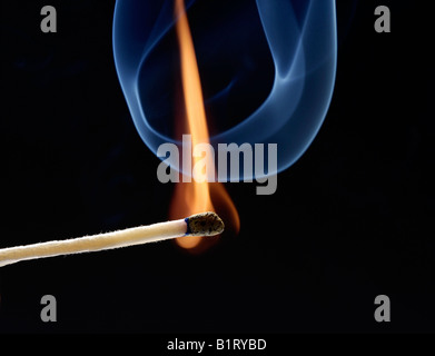 Brennendes Streichholz - Burning match Stock Photo - Alamy