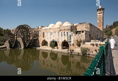Hama Syria Noria waterwheel and Nur Ad-Din mosque Stock Photo - Alamy
