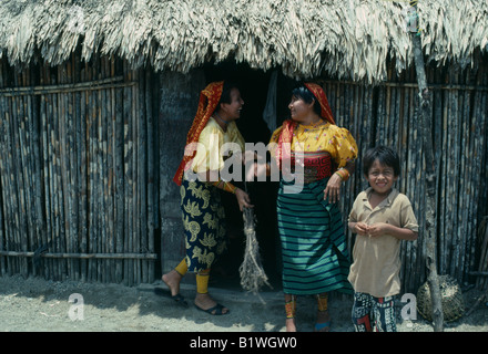 PANAMA San Blas Islands Tikantiki Kuna Indians Stock Photo - Alamy