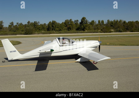 Experimental Aircraft, the Cozy Mark IV, a derivative of the Long EZ ...
