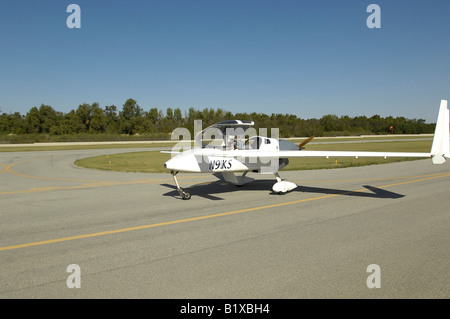 Experimental Aircraft, the Cozy Mark IV, a derivative of the Long EZ ...