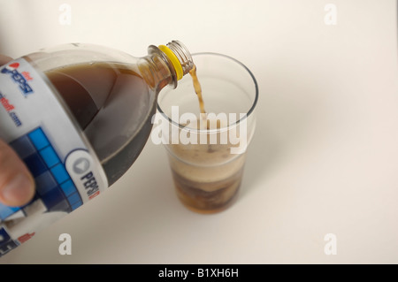 Diet Pepsi being poured into a pint glass full of ice Stock Photo - Alamy