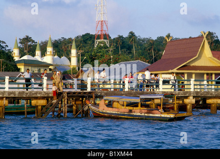 Indonesia Bintan ferry port harbour scene penyenget Stock Photo - Alamy