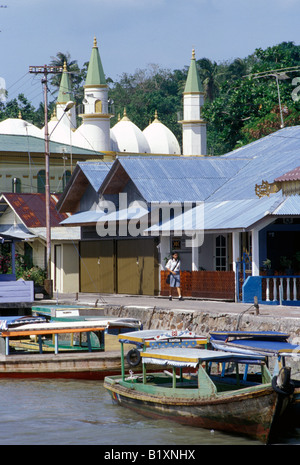 Indonesia Bintan ferry port harbour scene penyenget Stock Photo - Alamy