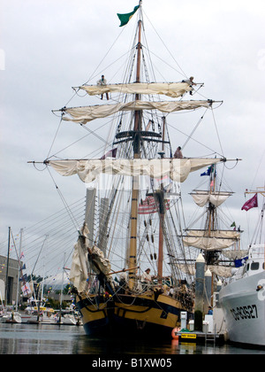 Mast rigging and sails of Hawaiian Chieftain, a Square Topsail Ketch ...