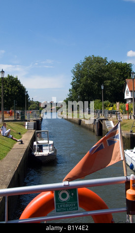teddington lock teddington middlesex england Stock Photo - Alamy