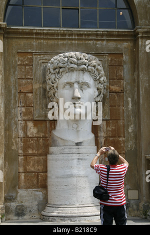 Caesar Augustus Statue in Courtyard of the Pigna Vatican Museum Rome ...