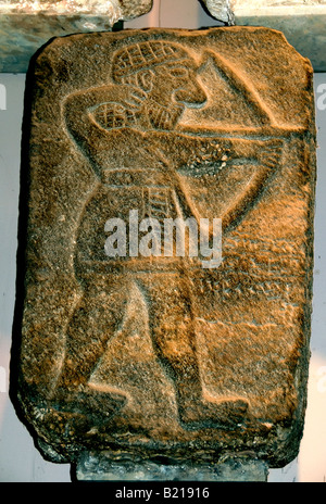 Mesopotamia. Halaf culture. Neolithic. Syria. Colossal statue of a bird ...