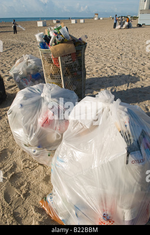 Overflowing garbage cans Stock Photo - Alamy