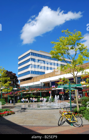 Pedestrianised High Street, Bracknell, Berkshire, England, United ...