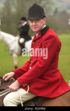 JULIAN BARNFIELD HUNTSMAN WITH THE COTSWOLD HUNT AT A MEETING AT ...