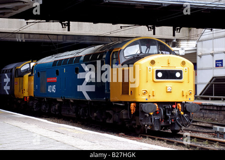 Preserved class 40 diesel locomotive 40013 Andania hauling 57004 ...