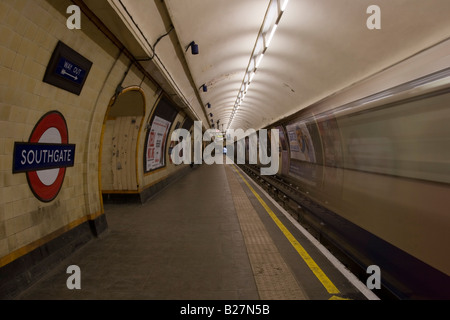 Southgate Underground Station London Piccadilly Line pre-upgrade Feb ...
