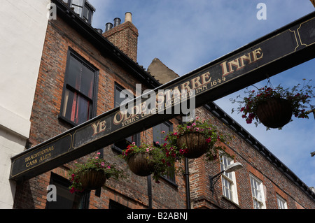 YE OLDE OLD STARRE STAR INNE INN PUB PUBLIC HOUSE SUMMER YORK CITY ...