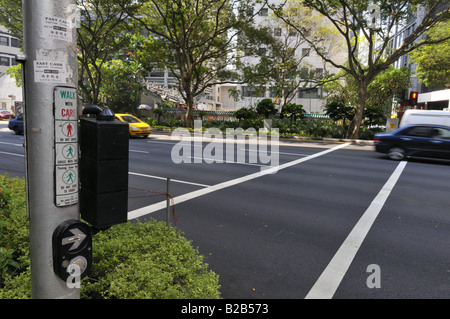 Pedestrian crossing sign Singapore Stock Photo - Alamy