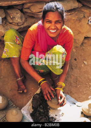 A potter in India Stock Photo - Alamy