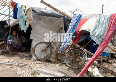 Ghetto and slums in Kolkata India Stock Photo - Alamy