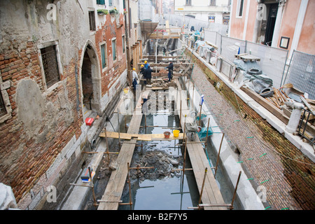 Canal repair works to drained canals Venice Italy Stock Photo - Alamy