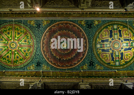painted ceiling detail at the sri meenakshi temple in madurai Stock ...