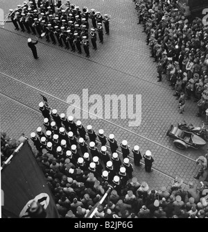 NSDAP rally parade on the Nuremberg Hauptmarkt, 1933 Stock Photo - Alamy