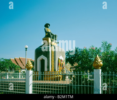 King Setthathirath statue Wat Pha That Luang Vientiane Laos Stock Photo ...