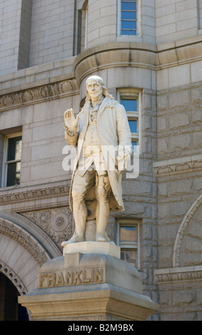 Statue of Benjamin Franklin founding fathers Philadelphia United States ...