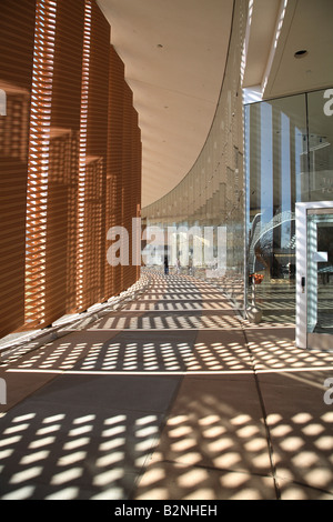 Covered walkway outside Carl Icahn Laboratory at Princeton University ...