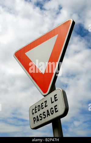 Cedez Le Passage Give Way road sign Stock Photo - Alamy