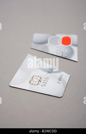 credit card cut in to half Stock Photo - Alamy