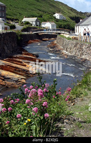 Boscastle cornwall River Valency flowing through Boscastle village past ...