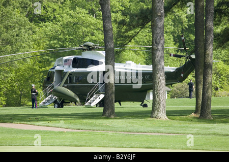 The Marine One U.S. presidential helicopter prepares to land on the ...