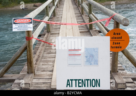 Grizzly bear warning sign, Banff National Park, Alberta, Canada Stock ...