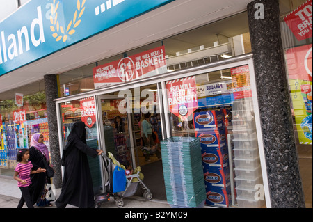 One pound shop West Ealing W5 London United Kingdom Stock Photo - Alamy