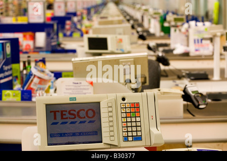 Checkout till, Tesco supermarket store, Fiveways, Birmingham England UK ...