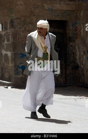 An old man wearing traditional Arab dress of a keffiyeh (kufiya) and a ...