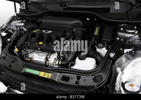 2008 Mini Cooper S in Silver - Engine Stock Photo - Alamy