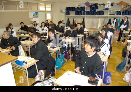 Japanese high-school students in front of classroom blackboard Stock ...