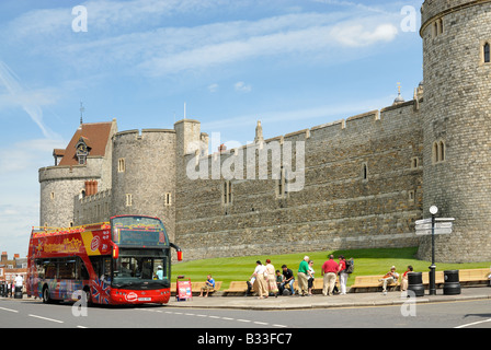 Windsor castle tour bus Stock Photo - Alamy