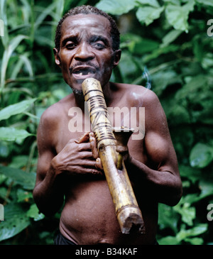Batwa Pygmies are hunter gatherers, Semliki National Park, Uganda Stock ...