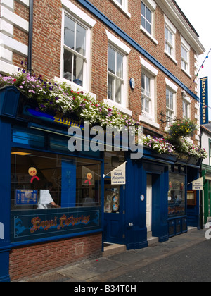sea food restaurant fish and chip shop whitby england uk Stock Photo ...