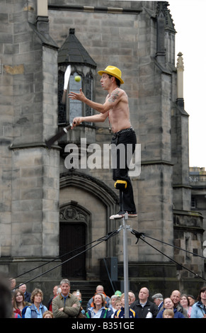 Street performer balancing and juggling, Edinburgh Festival Fringe, The ...