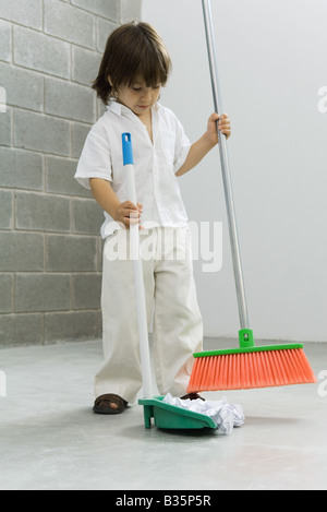 Boy sweeping floor with broom and dustpan Stock Photo - Alamy