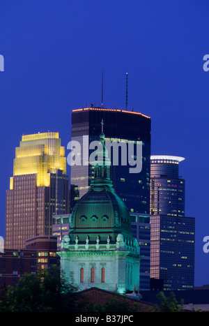 SKYLINE OF MINNEAPOLIS, MINNESOTA. BASILICA OF ST. MARY, IDS TOWER ...