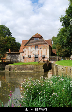 UK Berkshire Mapledurham Mill Stock Photo - Alamy