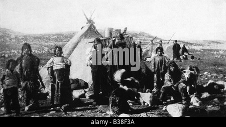 ESKIMO FAMILY IN CAMP Stock Photo - Alamy