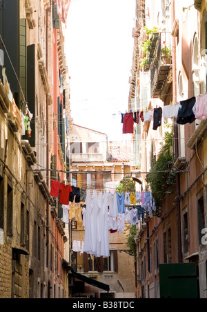 Washing line in the Castello district, Venice, Italy Stock Photo - Alamy