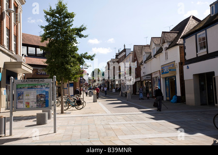 the town centre of Leatherhead Surrey Stock Photo: 10743881 - Alamy